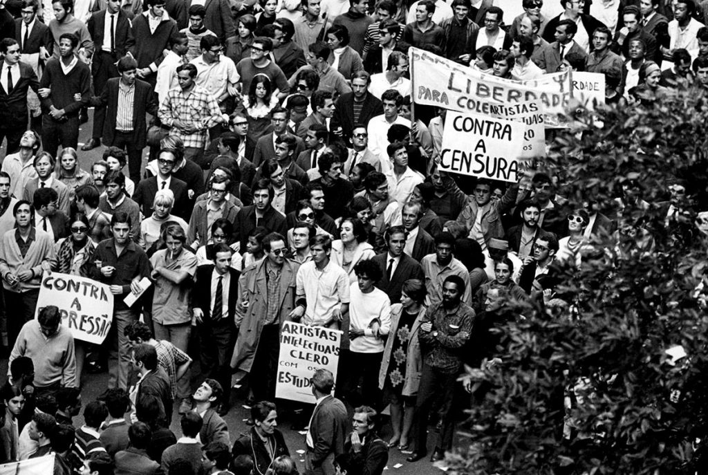 La canción es el vehí­culo vivo de las luchas sociales - Pluma